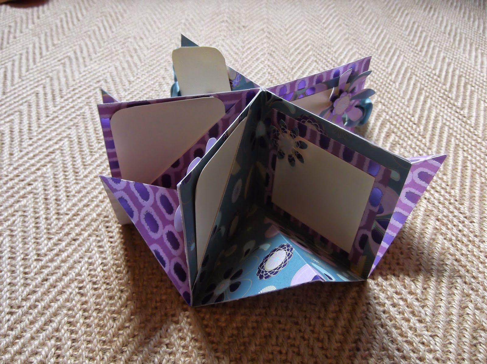 Jennysis: Mini carousel scrapbook tutorial