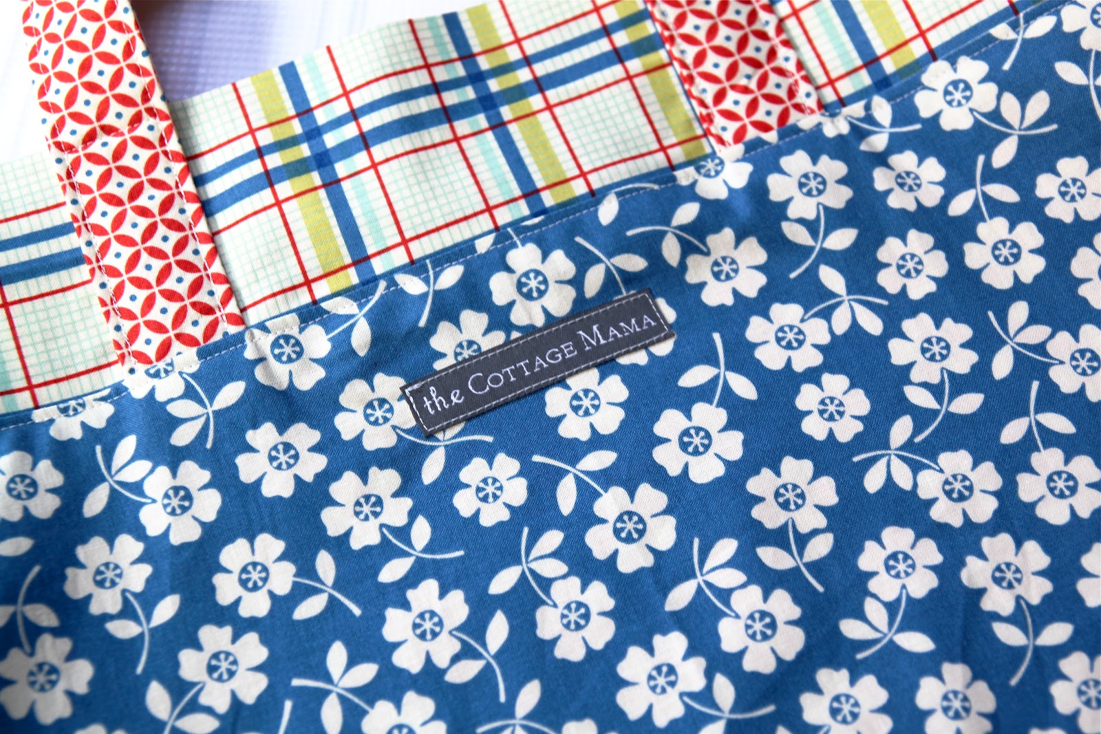 Fat Quarter Tote Bag Tutorial - The Cottage Mama