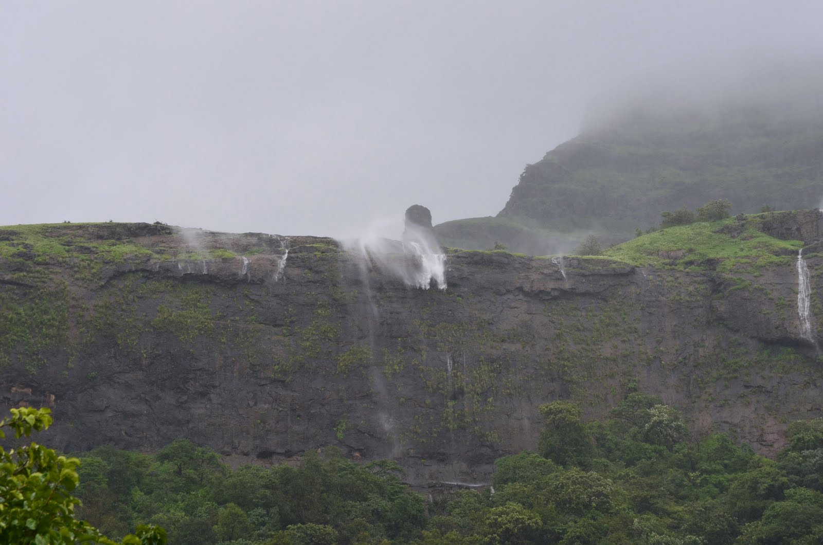 Trek to Ratangad fort - the heaven of Western Ghats!