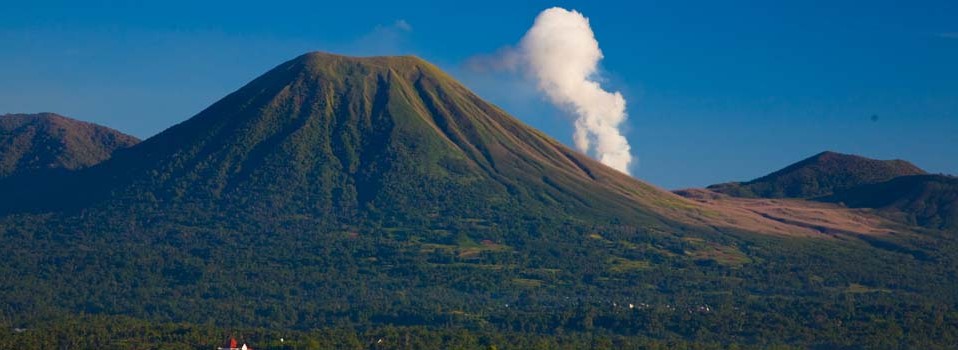 Gunung Lokon Tomohon Sulawesi Utara - Raja Alam Indah