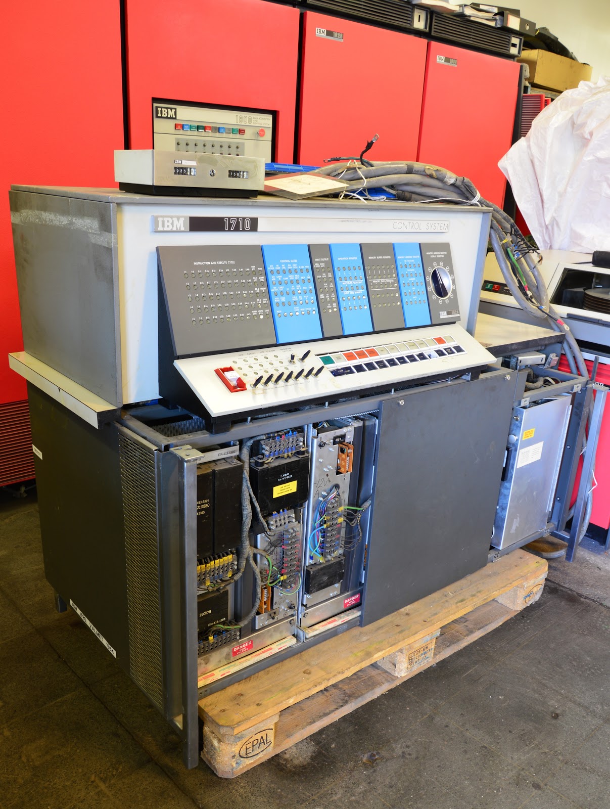 Haussa IBM 1620 -historiaa Suomesta ja IBM Model B -sähkökirjoituskone