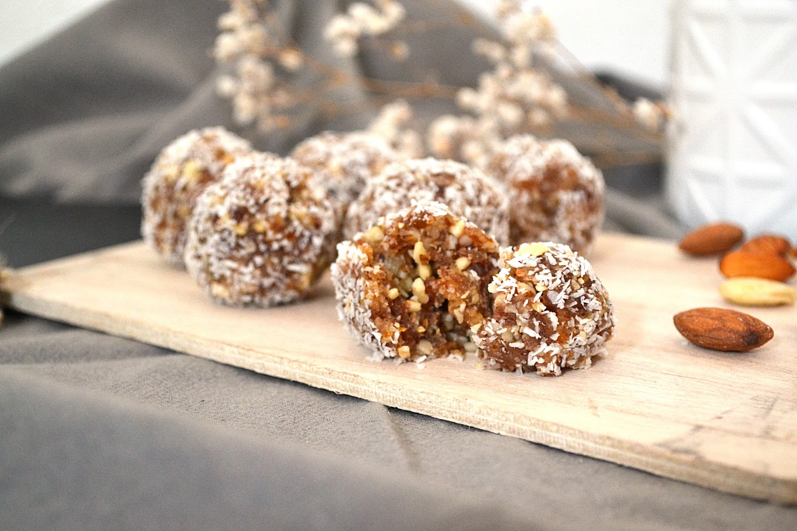 Blog L'univers de Mel: Fitballs : un snack sain avec seulement 3 ...