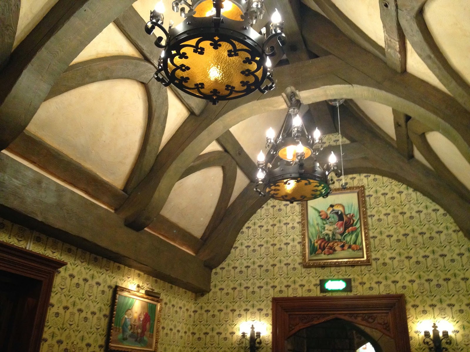 Disney Eats: Disneyland Paris: Toad Hall Restaurant