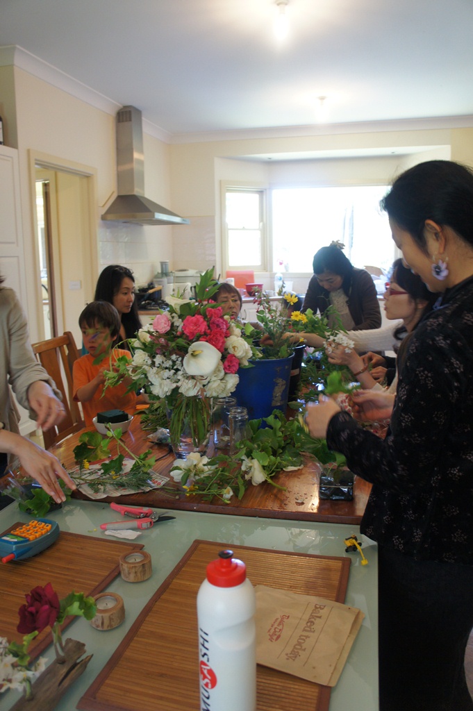 Sugar Bee Flowers: Flower demonstration & small arrangement making class