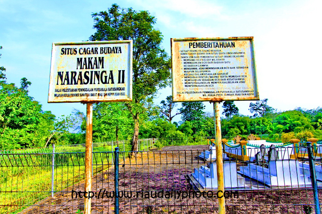 SITUS CAGAR BUDAYA KOMPLEK MAKAM RAJA-RAJA INDRAGIRI | RIAU DAILY PHOTO
