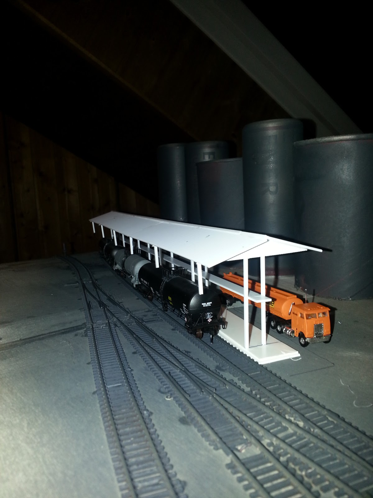 N-Scale AmericaN Module(s): Tank car unloading dock