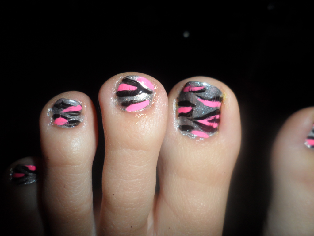 Everything is better with Glitter!!!: Zebra Toes