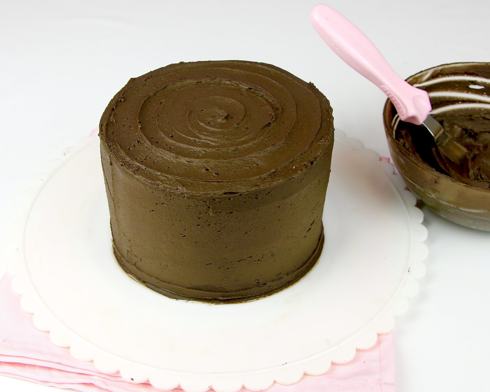 {VIDEO} THE BEST Yellow Birthday Cake with Chocolate Frosting - The ...