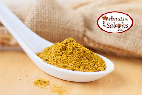 Aromas e Sabores: Receita de curry em pó e seus usos na culinária