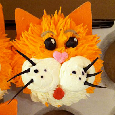 Catsparella: Cat Cupcakes Tuesdays
