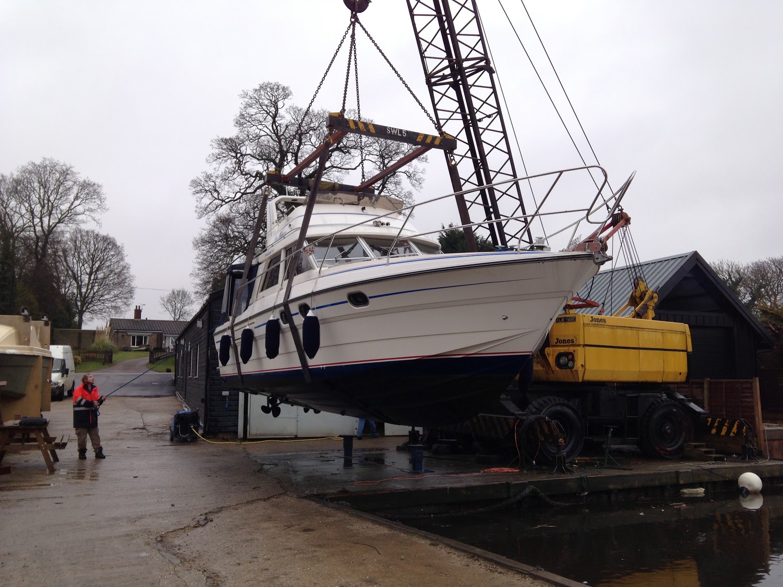 UK Marine Surveyor based in Preveza Greece.: Princess 330