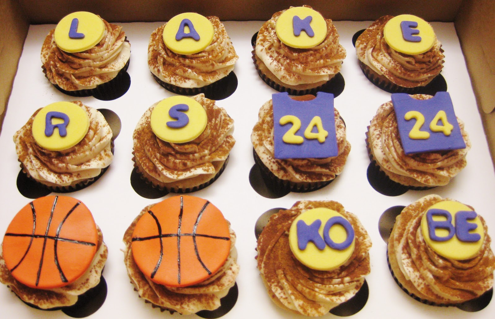 The Cupcake Corner: Lakers & Knicks cupcakes