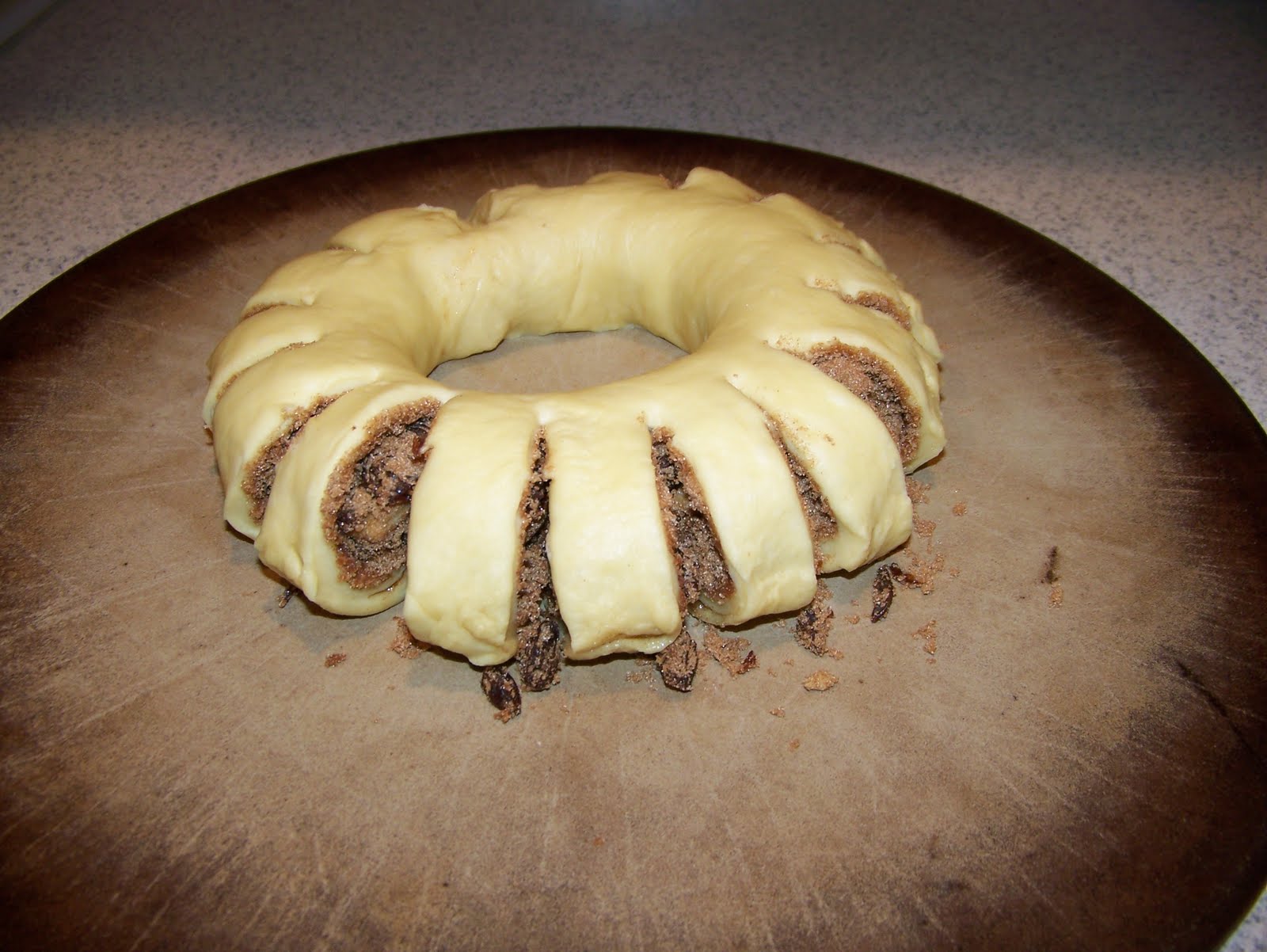 yarns of Life: Cinnamon Raisin Swedish Tea Ring-Bread Month Seven