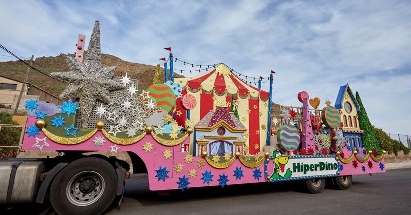 HiperDino lleva la magia del circo a las cabalgatas de los Reyes Magos