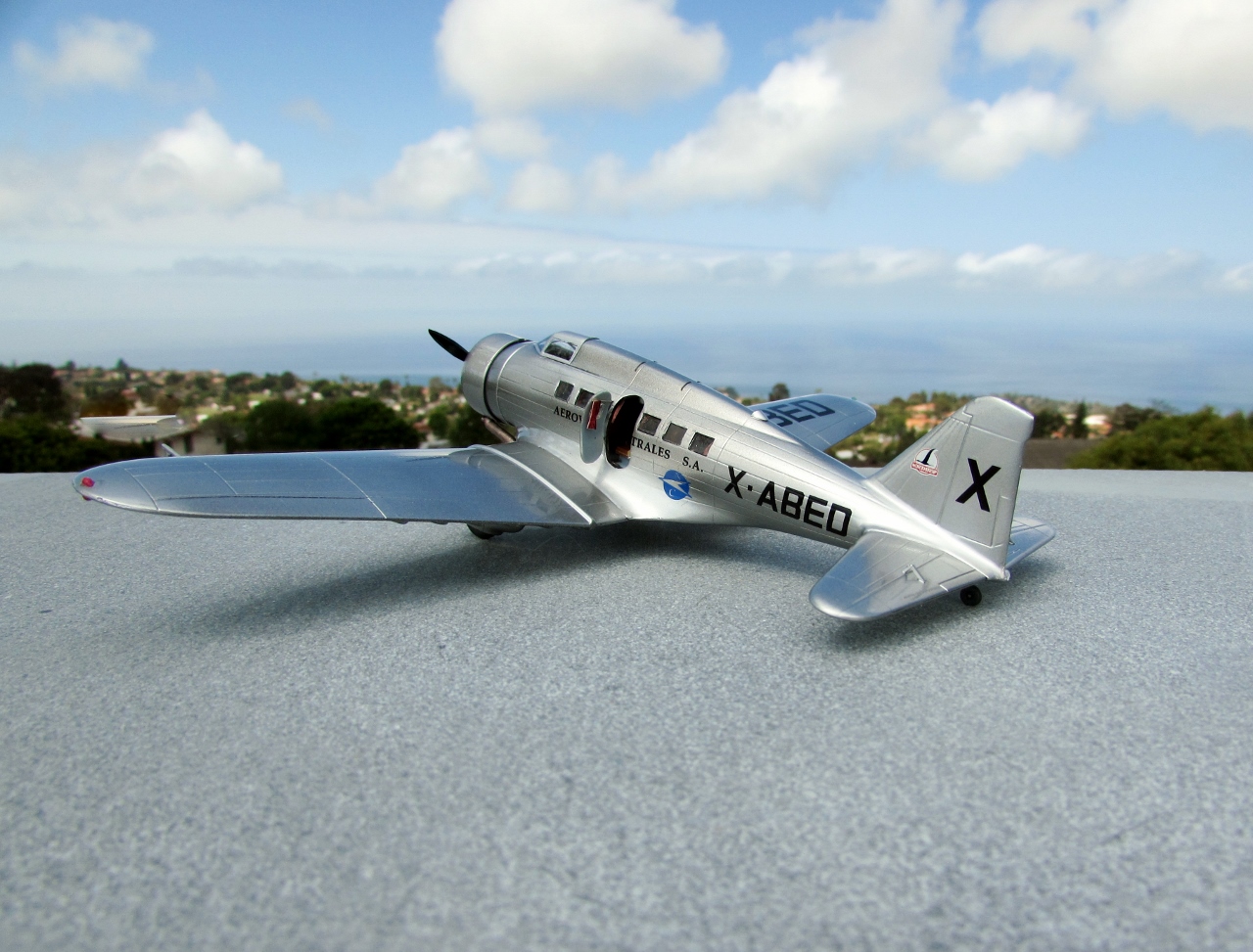 Wings of Intent: Northop Delta completed -Azur/Frrom 1/72nd civil ...