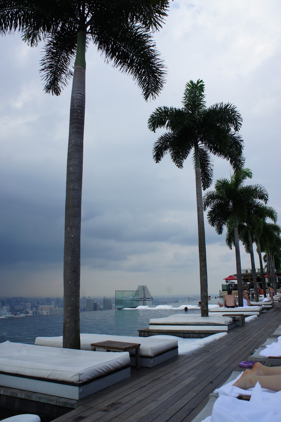 The Iconic Singapore Rooftop Pool: A night at Marina Bay Sands ...