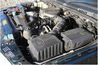 AutoSleek: "1970 Range Rover : Pioneer of The Luxury SUV"