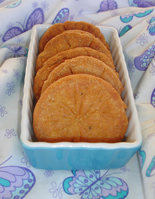 Veggie Platter: Bihari Cuisine ~ Thekua / Khajur