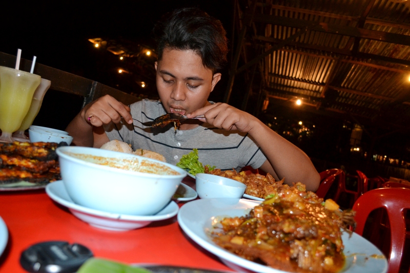 AKU JALAN AKU MAKAN: RESTORAN TASIK IDAMAN