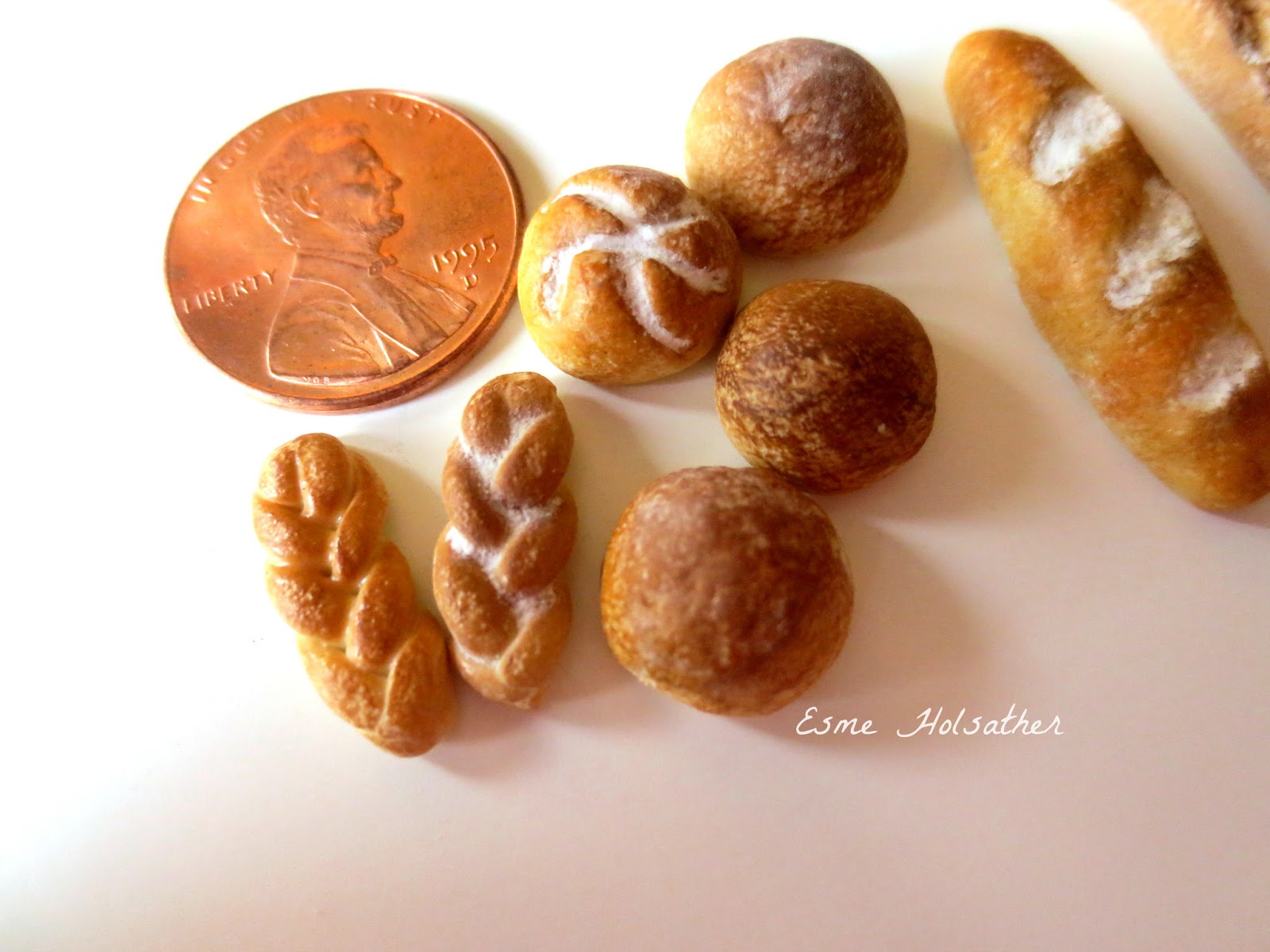 ES: Miniature bread assortment
