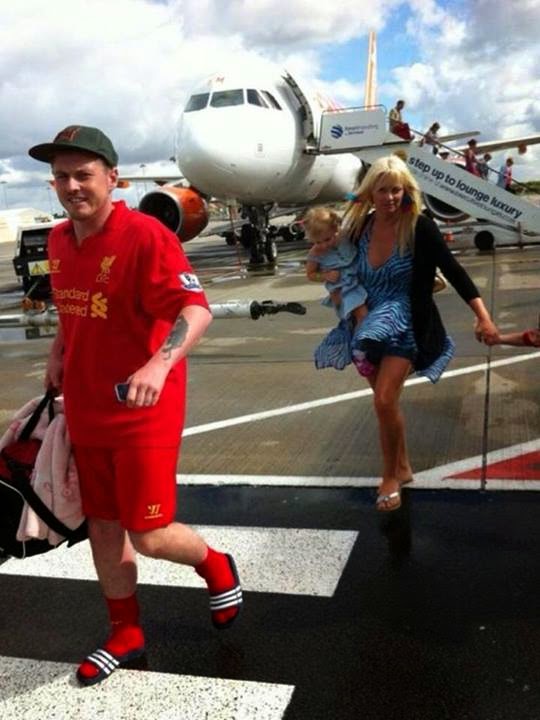 Spotted: At Football: THIRTEEN Liverpool Full kit wankers (and one full ...