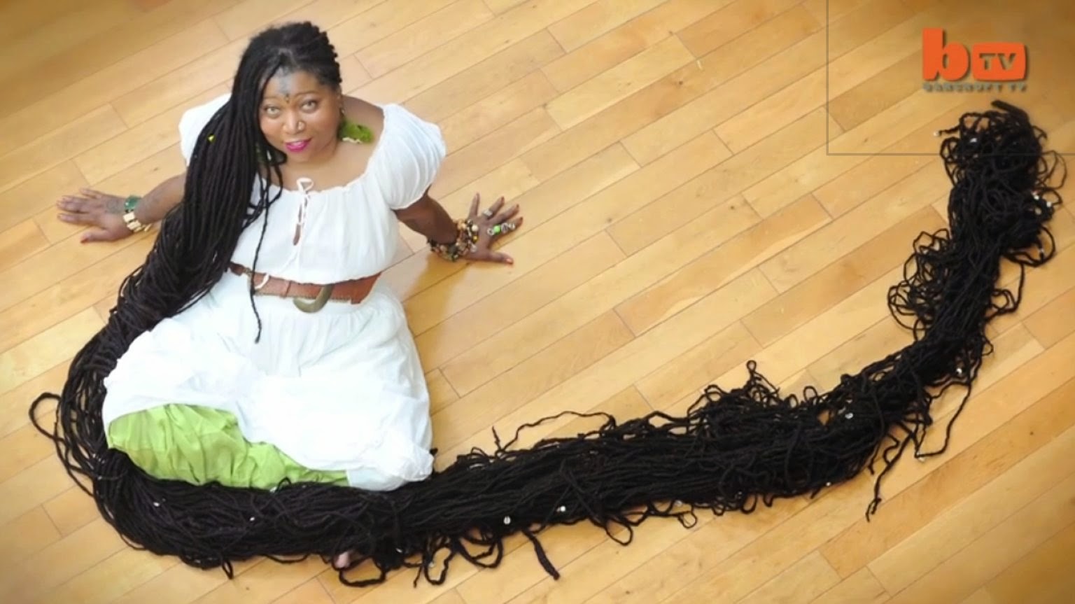 Aneh Unik Keren: 5 Rambut Paling Panjang Di Dunia