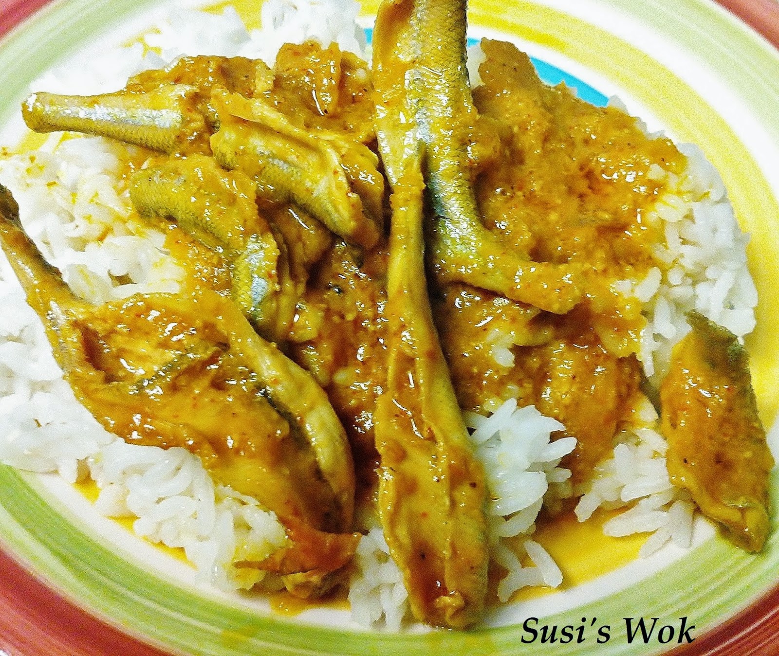 Susi's Wok: Nethili (Anchovies) Fish kulambu