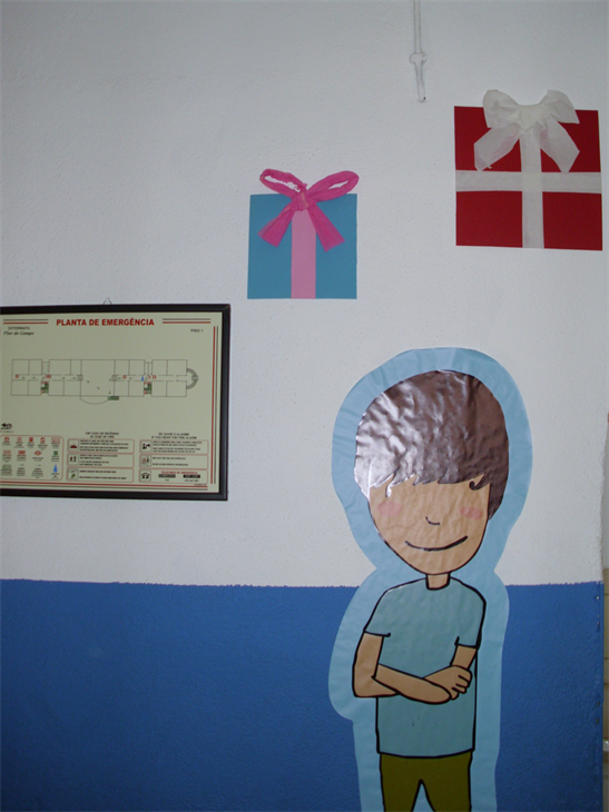 QUOD ERAT - Externato Flor do Campo: NOS CORREDORES...