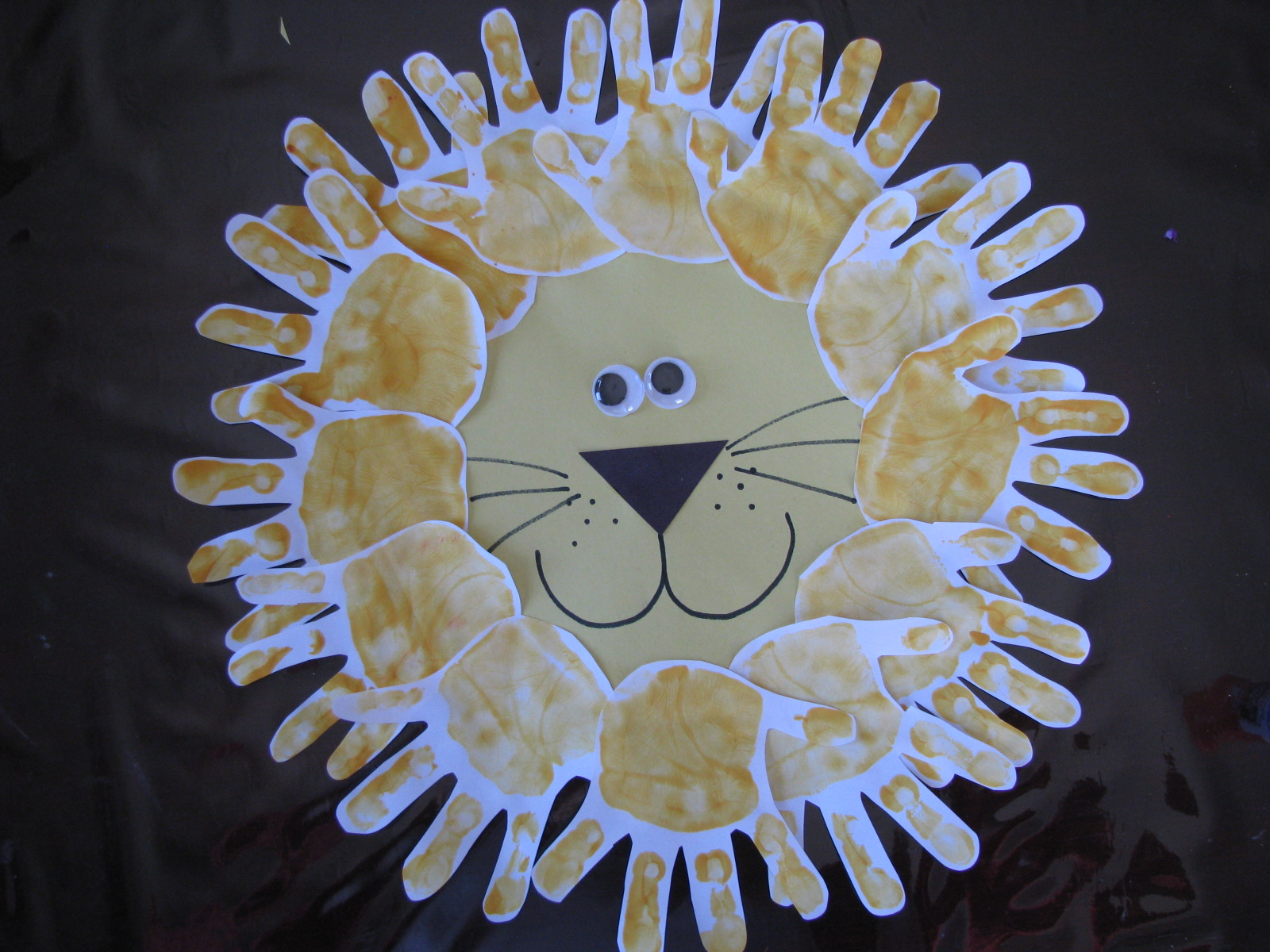 Making Merry Memories: Hand Print Lions
