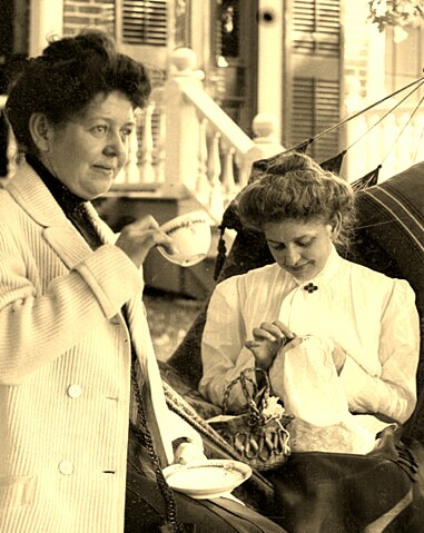 Etiquipedia: Etiquette and Pinky Fingers