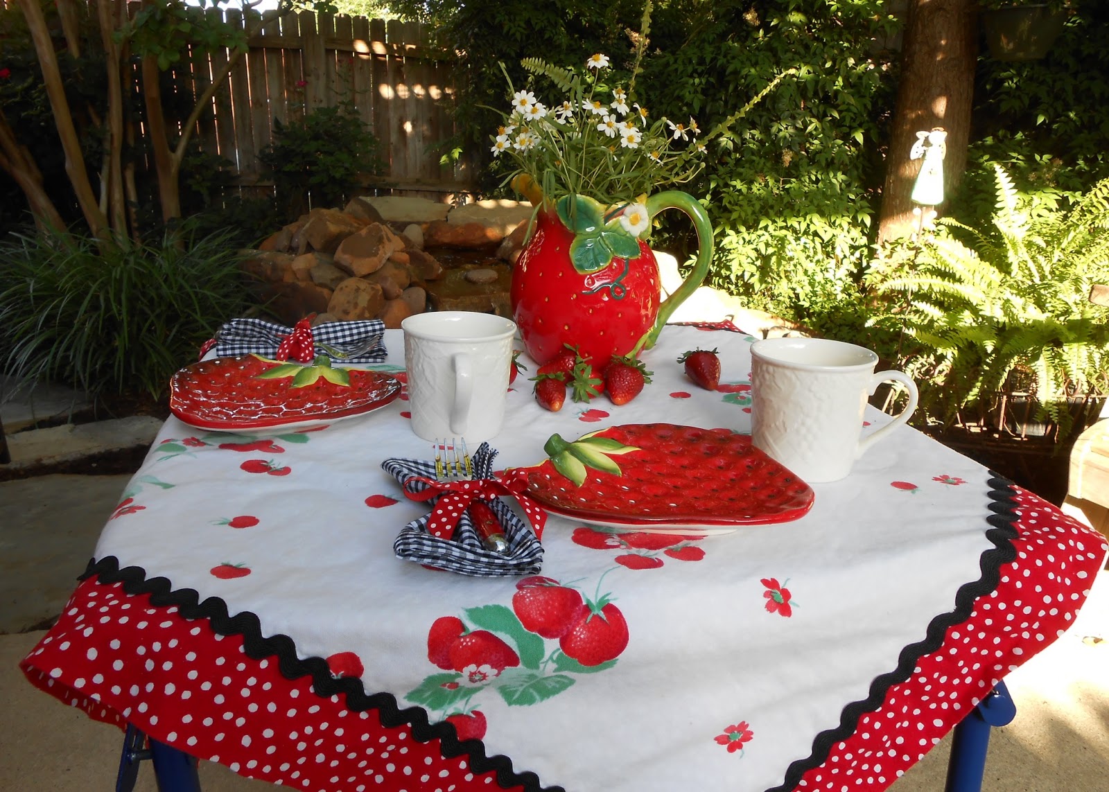 Kitty's Kozy Kitchen: Crepes with Nutella and Strawberries