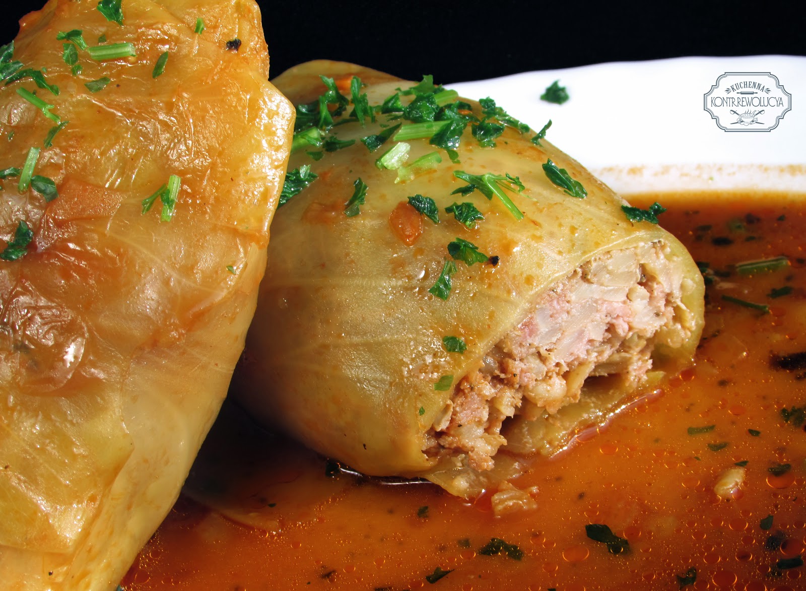 golabki z ryzem i miesem w sosie pomidorowym