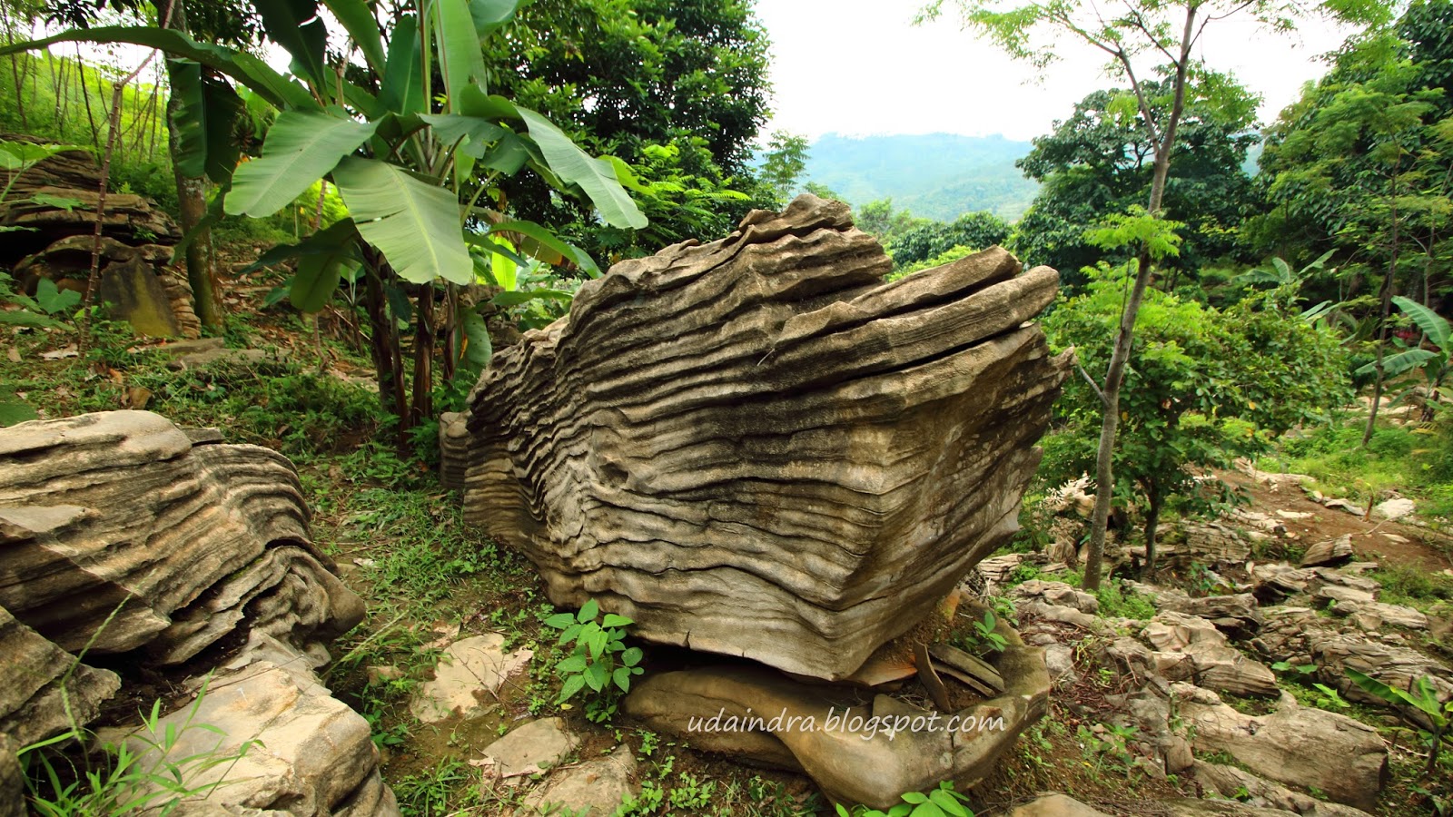 Hiking ceria ke Goa Agung Garunggang Geopark-Sentul, Bogor