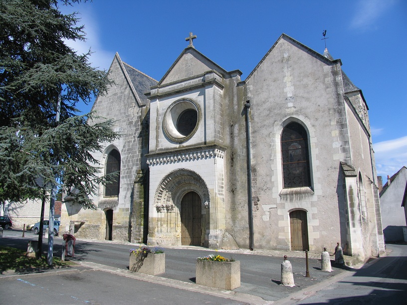 Loire Valley Experiences: Church on Sunday...Saint-Martin-le-Beau