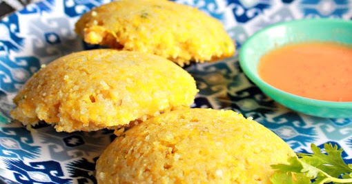 Aromatic Cooking: Yellow Pumpkin Idlis, Parangikkai Idlis