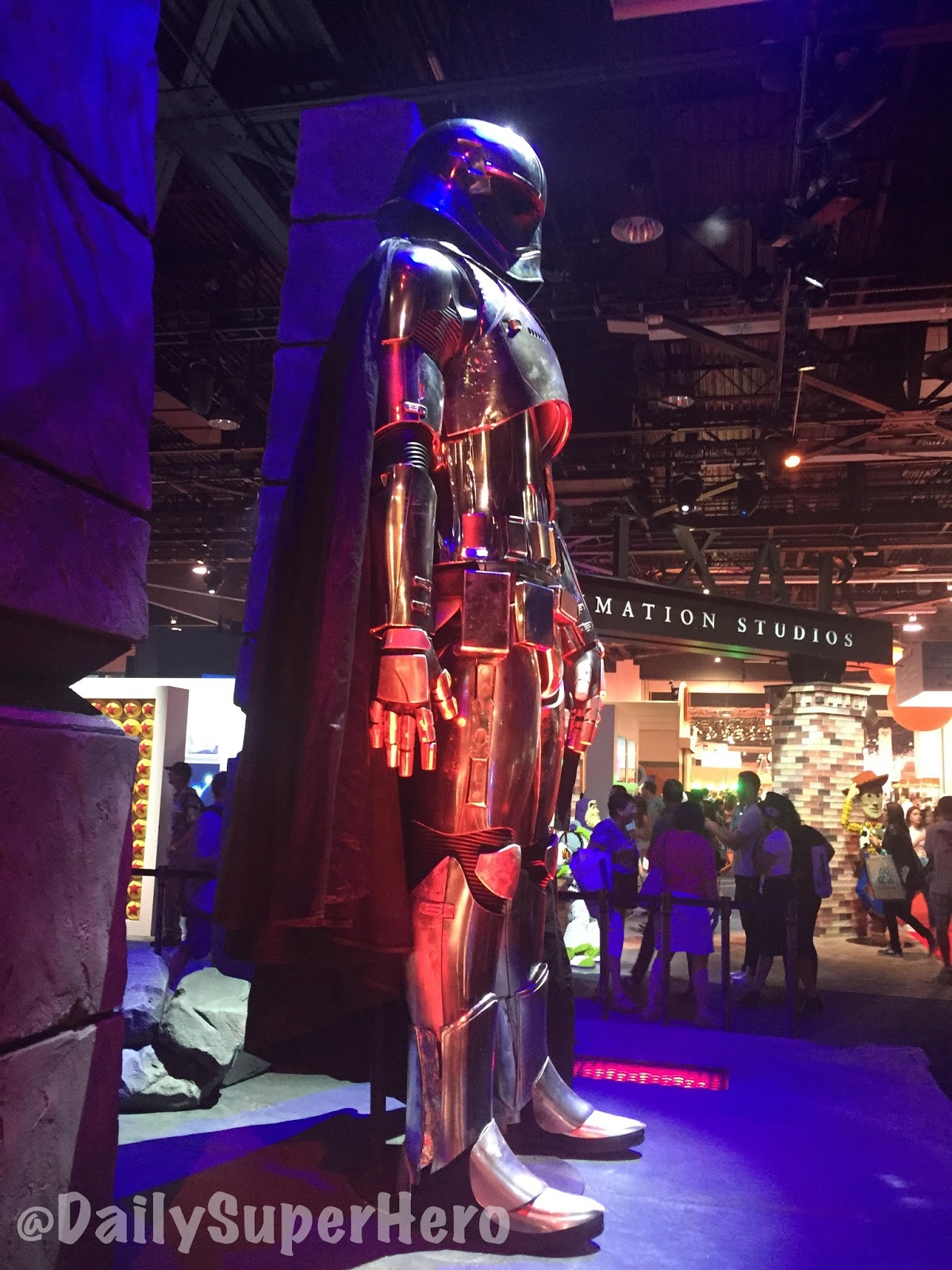 Mesmerized by Gwendoline Christie's Captain Phasma Armor in STAR WARS ...