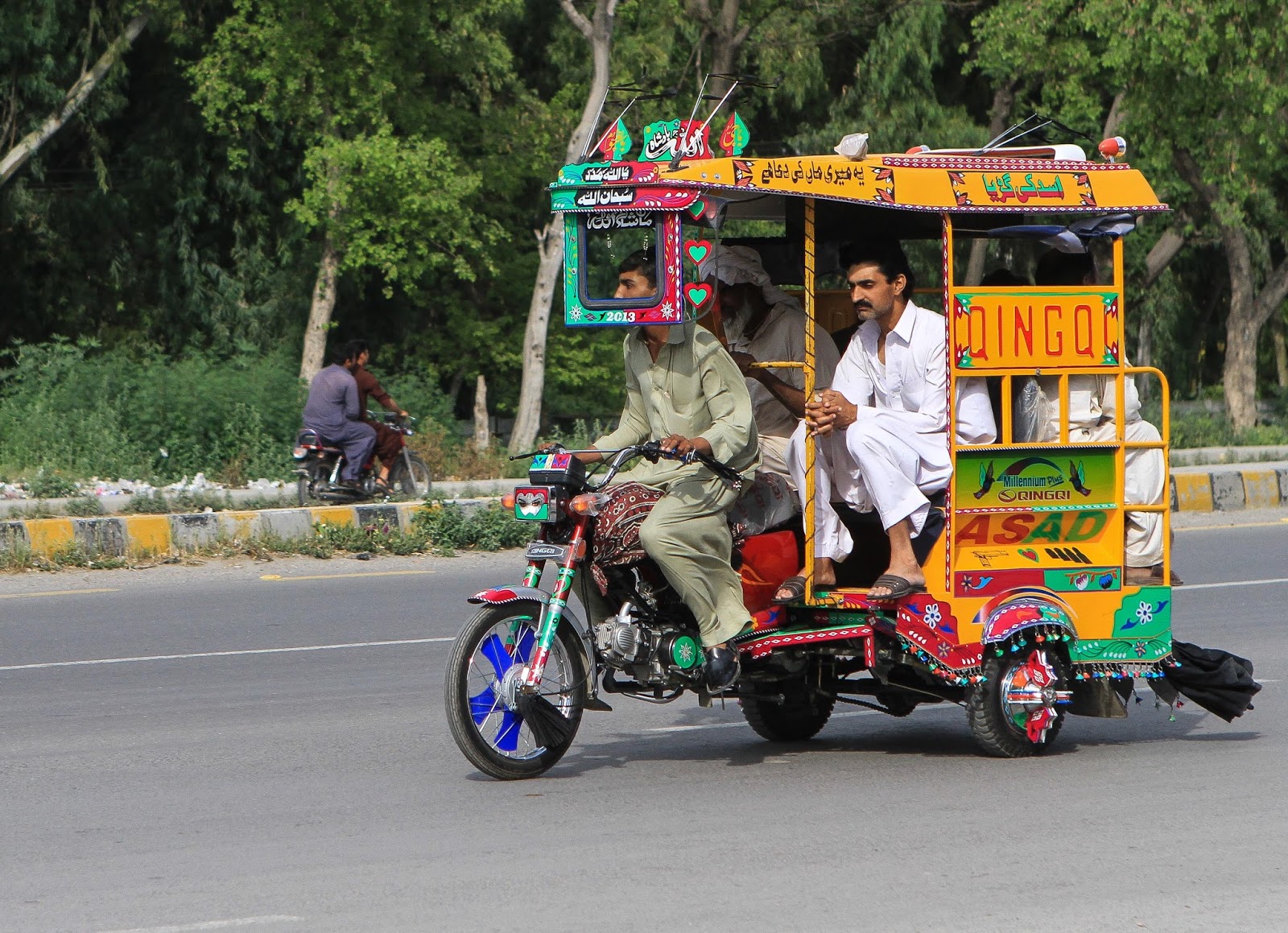 Collective Blog: The chingchi's tryst with Karachi