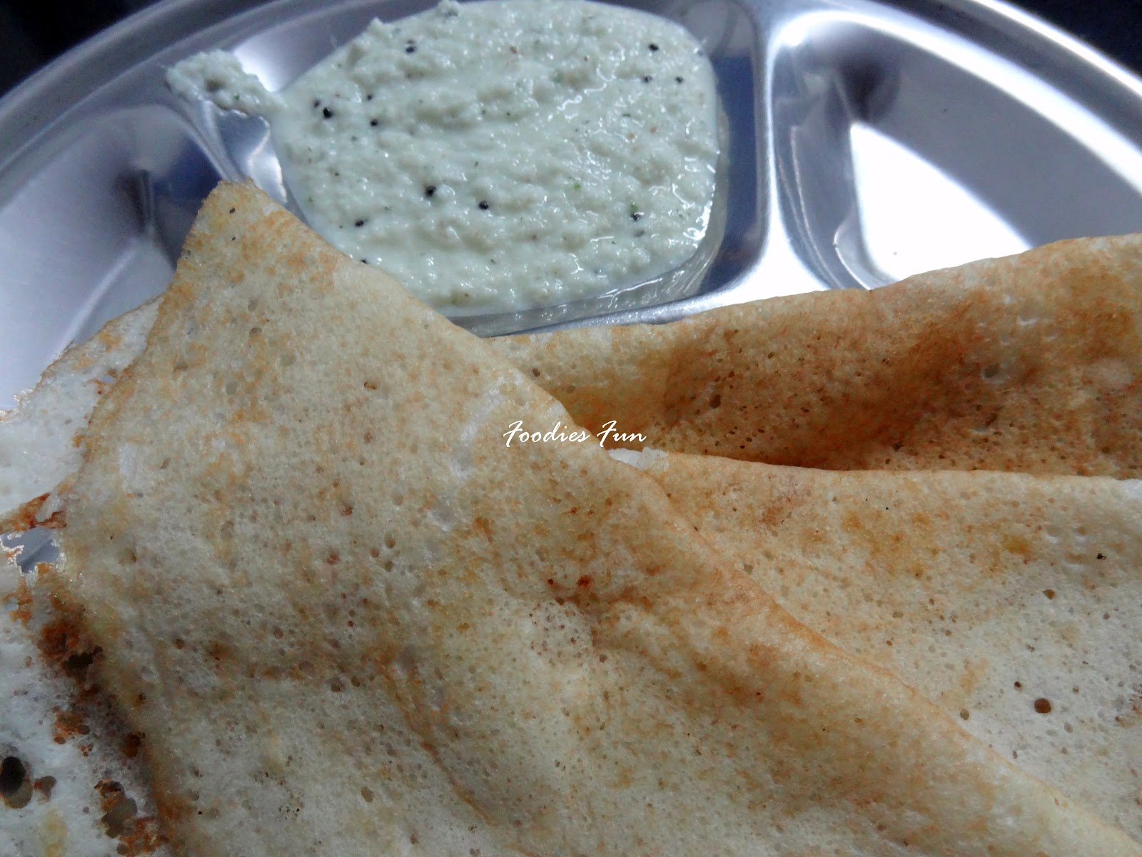 Foodies' Fun...: Sada Dosa with Coconut Chutney