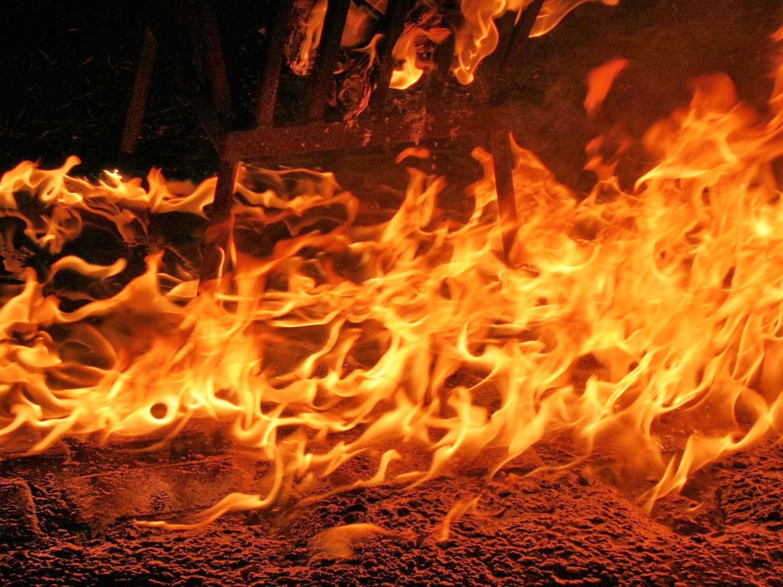 Incendio - Flamas de juego - Fondos de Pantalla HD - Wallpapers HD