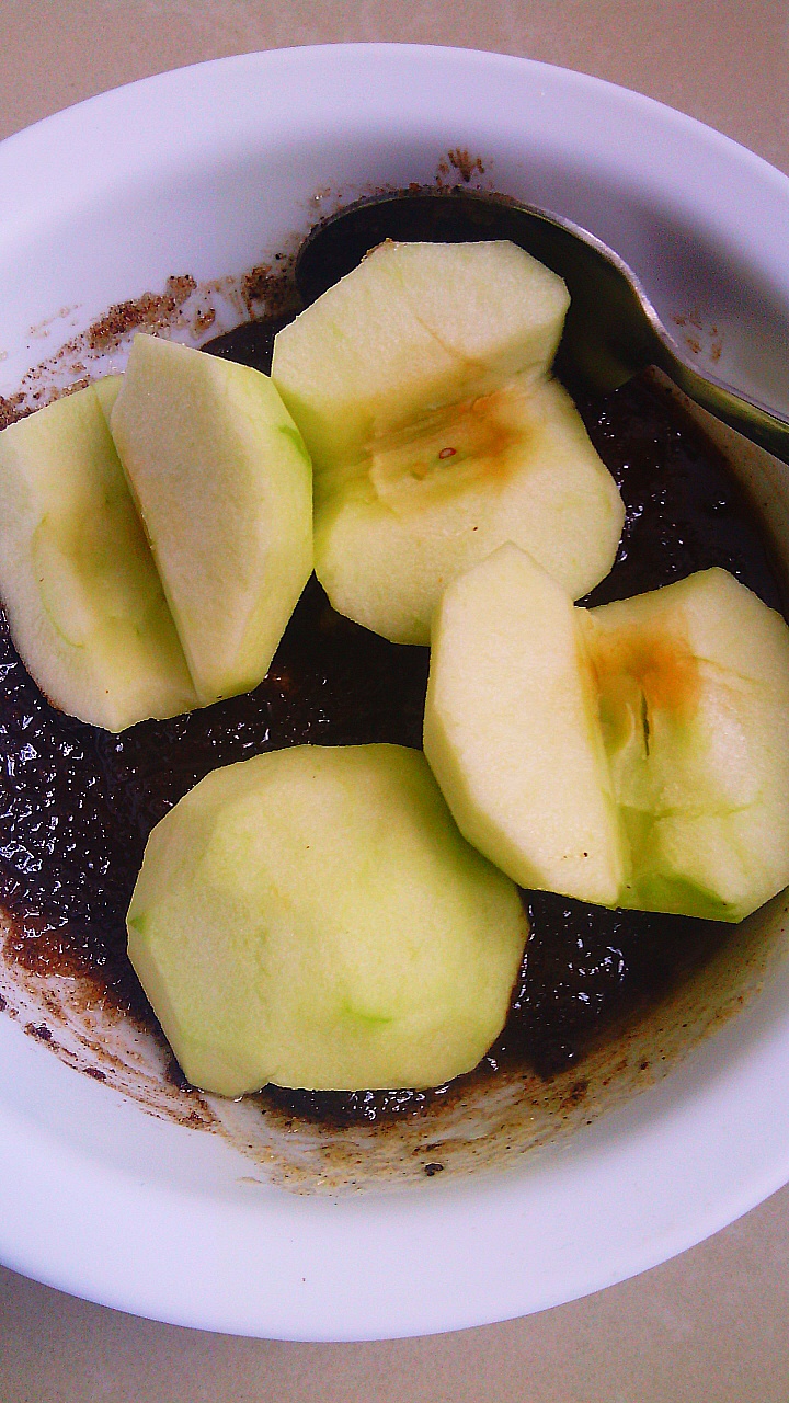 NUTMEG APPLE CAGES / Nairobi Kitchen