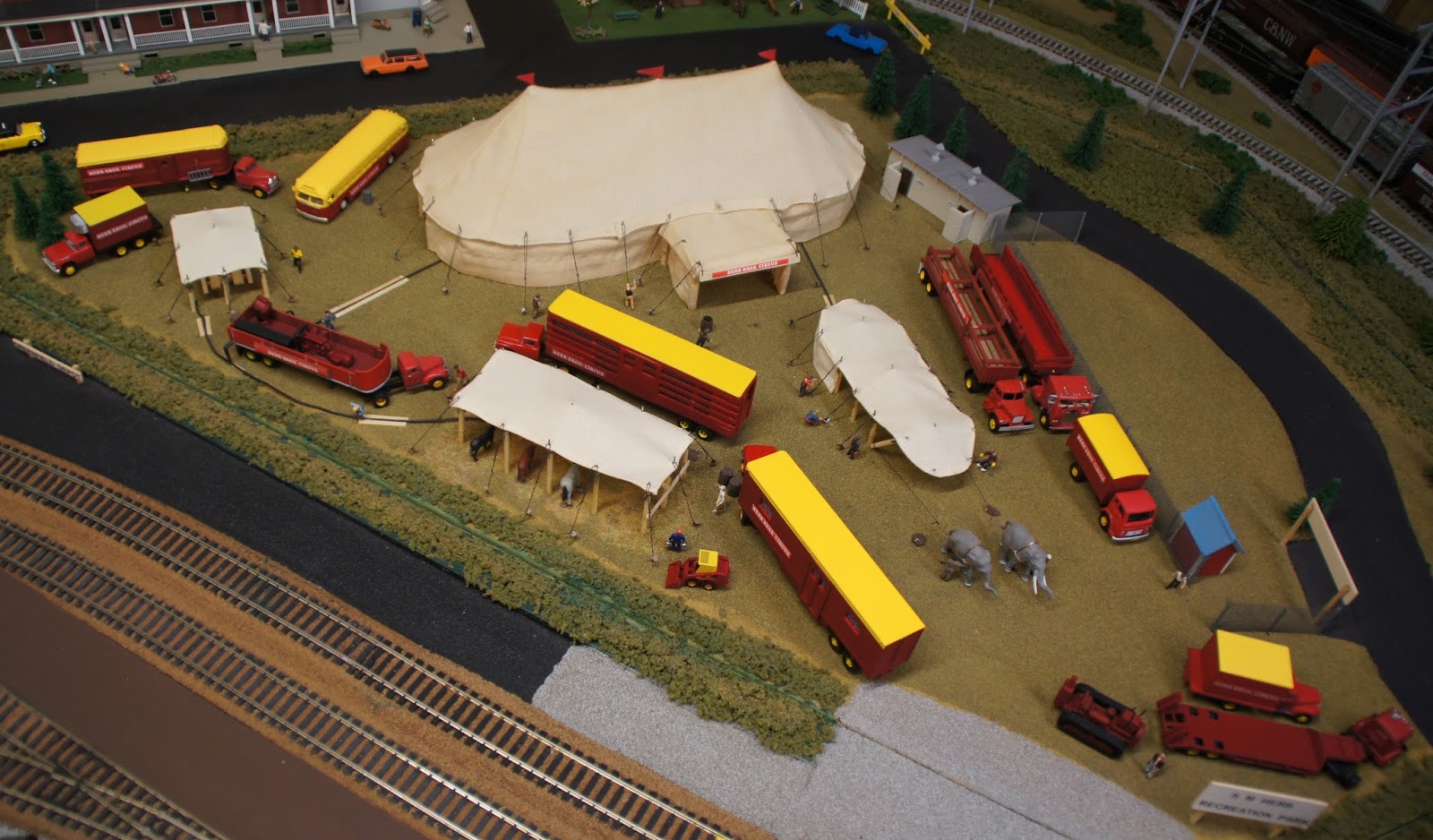 Extraordinary Stories From An Ordinary Guy: The "Living In A Miniature ...