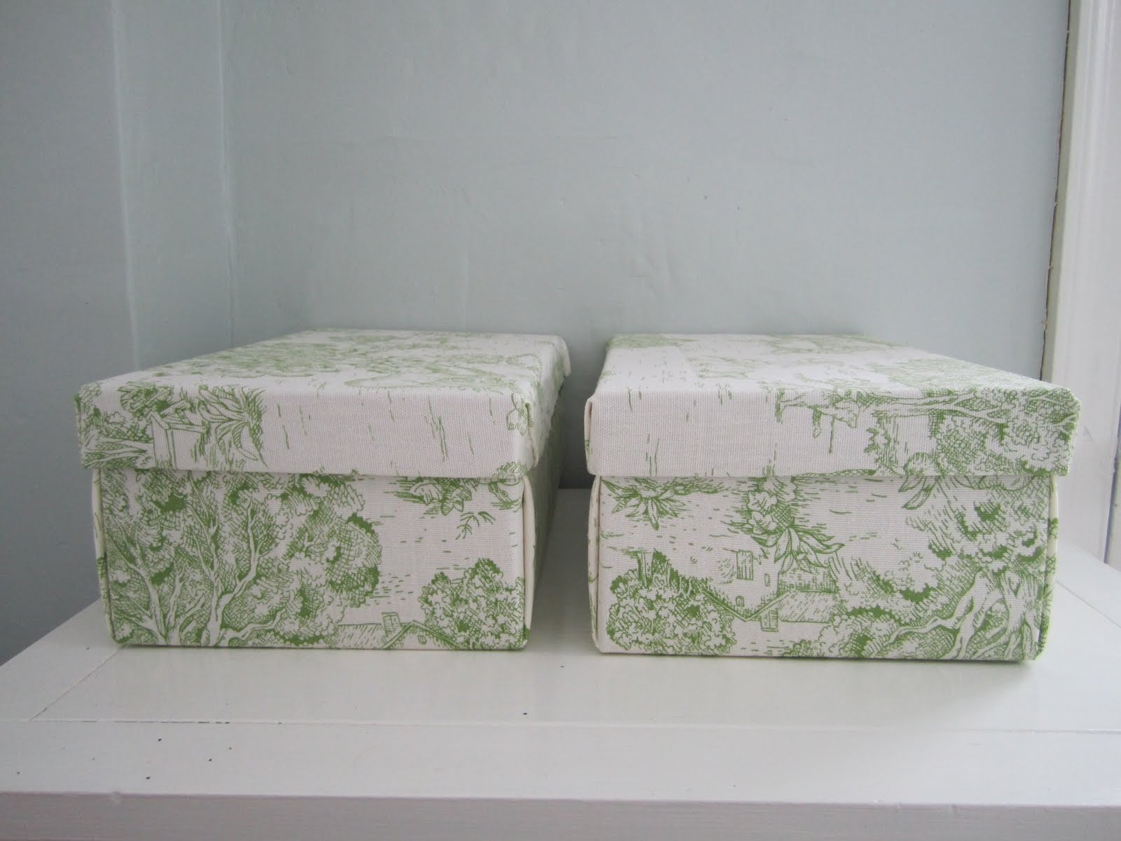 Swoon Style and Home: DIY Tutorial: Easy, Sweet Fabric-Covered Boxes