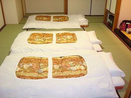 Futon dan Toto - Travelog ISMA