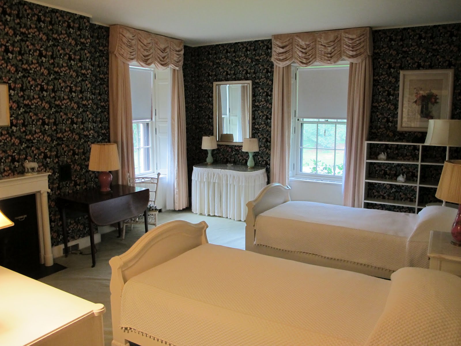 BIG OLD HOUSES: The Upper Class, between the Wars