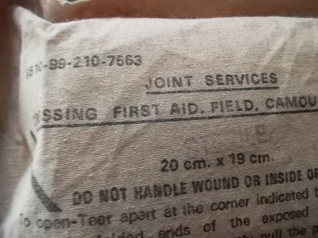 Webbingbabel: British Army Abdominal Field Trauma Dressing