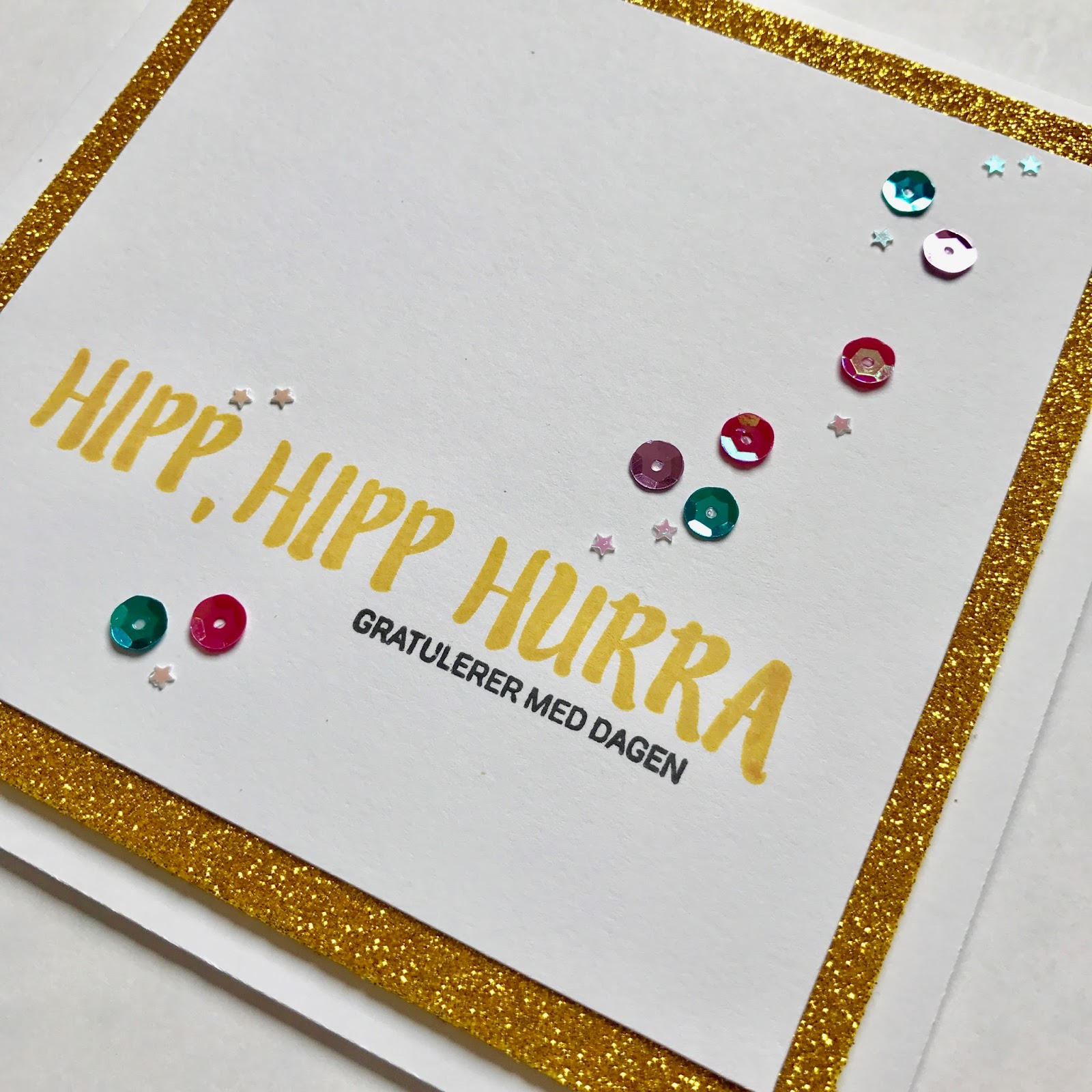 Kort & Godt Galleri: Hipp, hipp hurra