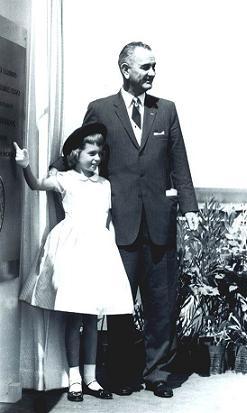 ! I love eclairs !: Queen Noor/Lisa Halaby