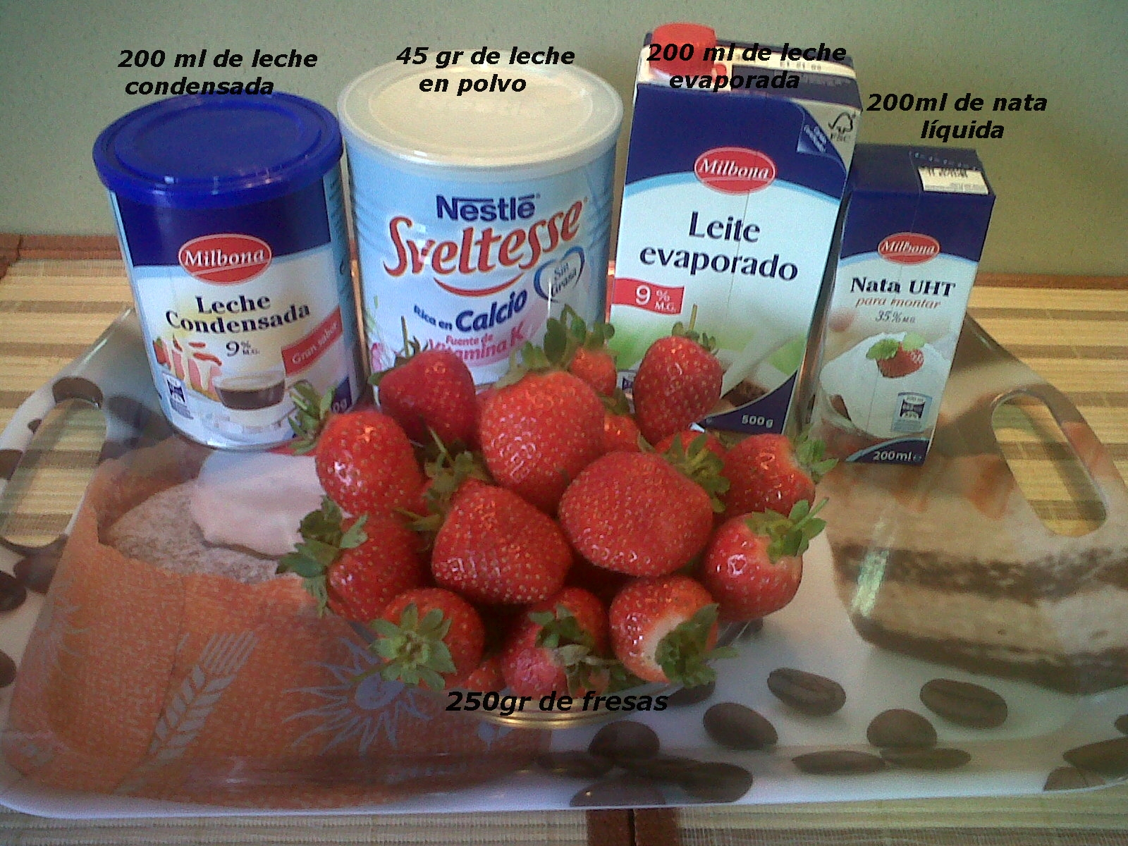 Las recetas de nessa: HELADO DE TRES LECHES CON TROCITOS DE FRESAS