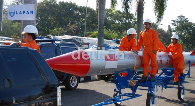 LAPAN Kembali Uji Coba Roket RX-550 | Strategi Militer Indonesia ...