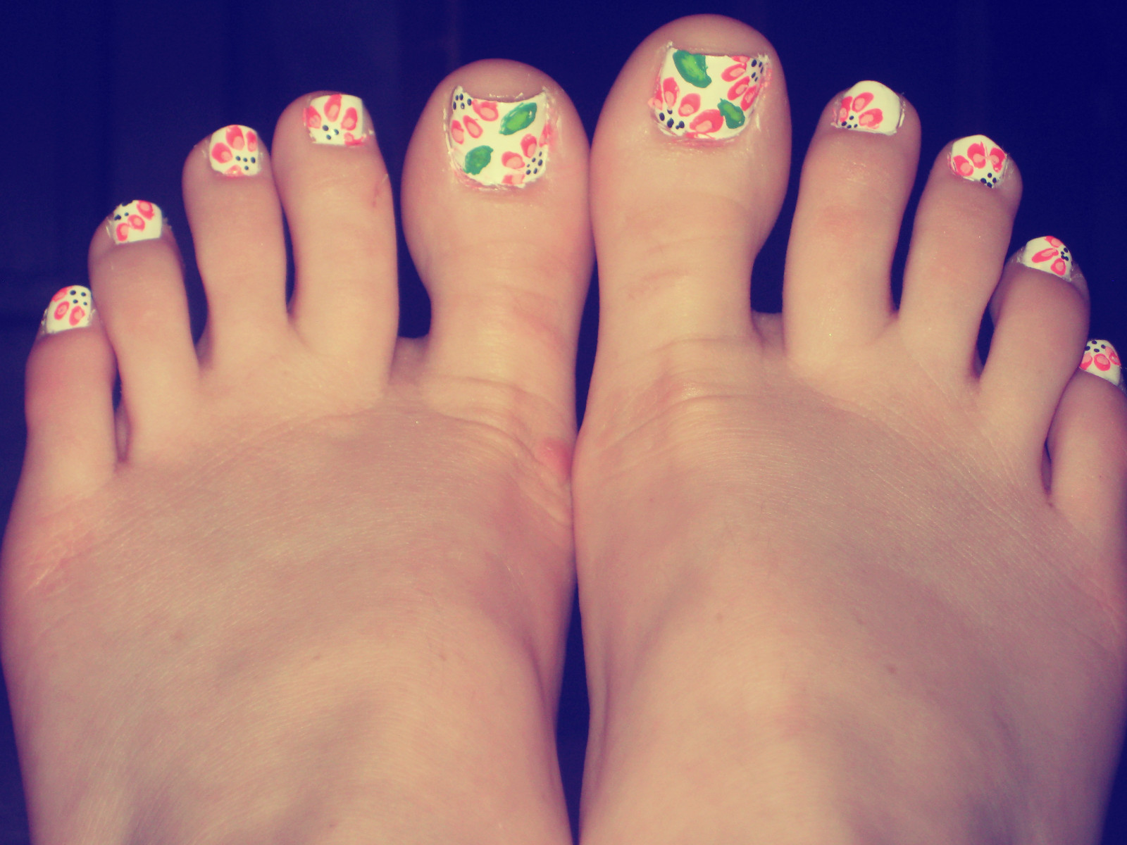 Mysteriously Gorgeous Tutorials: Summer Lovin' Toes!